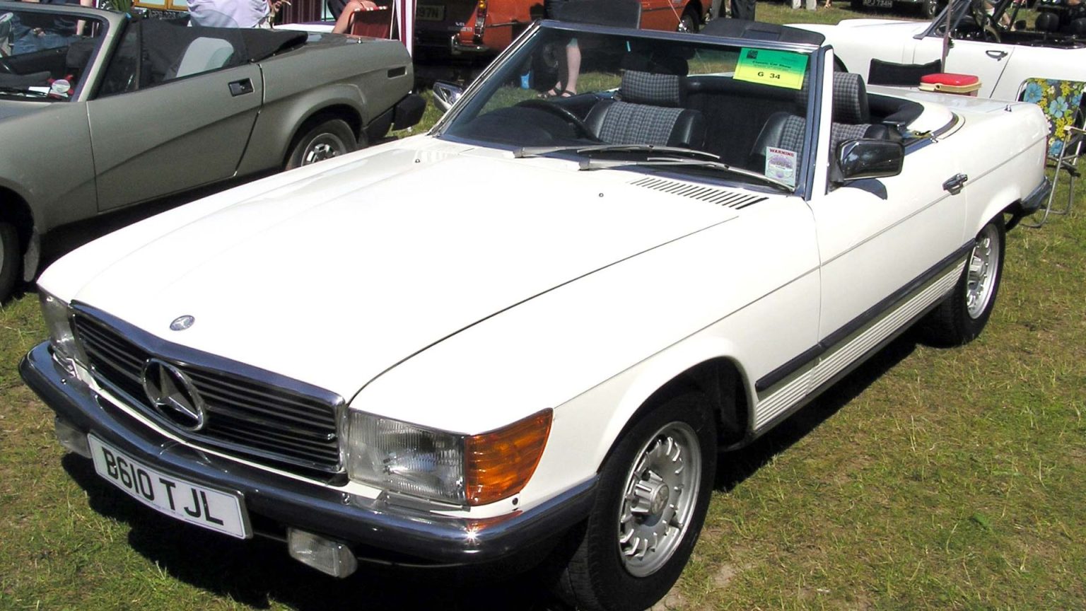 Inside Jennifer Aniston’s $912K car collection (2023)