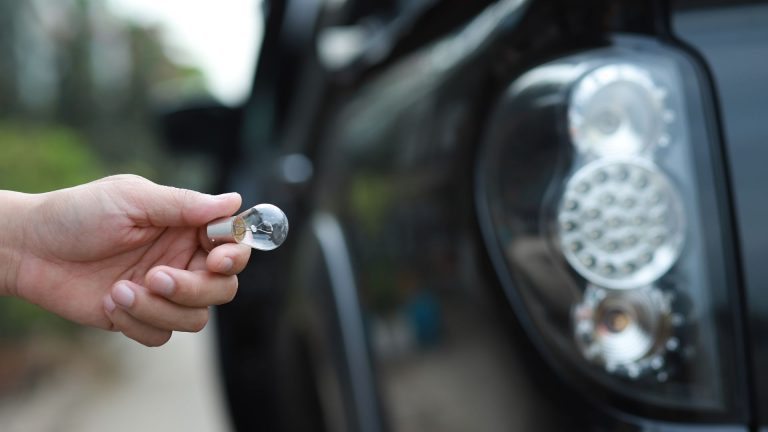 Turn signal blinking fast — causes and fixes | REREV