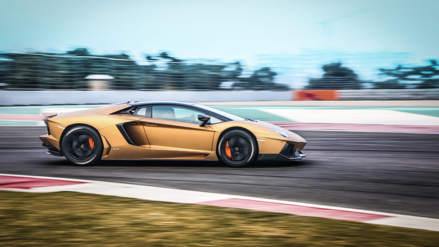 How fast can a Lamborghini go? — fastest models | REREV