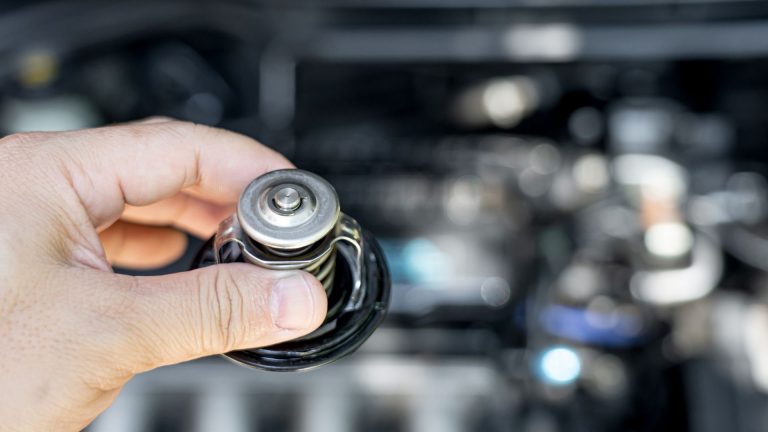 What does a thermostat do in a car? — explained | REREV