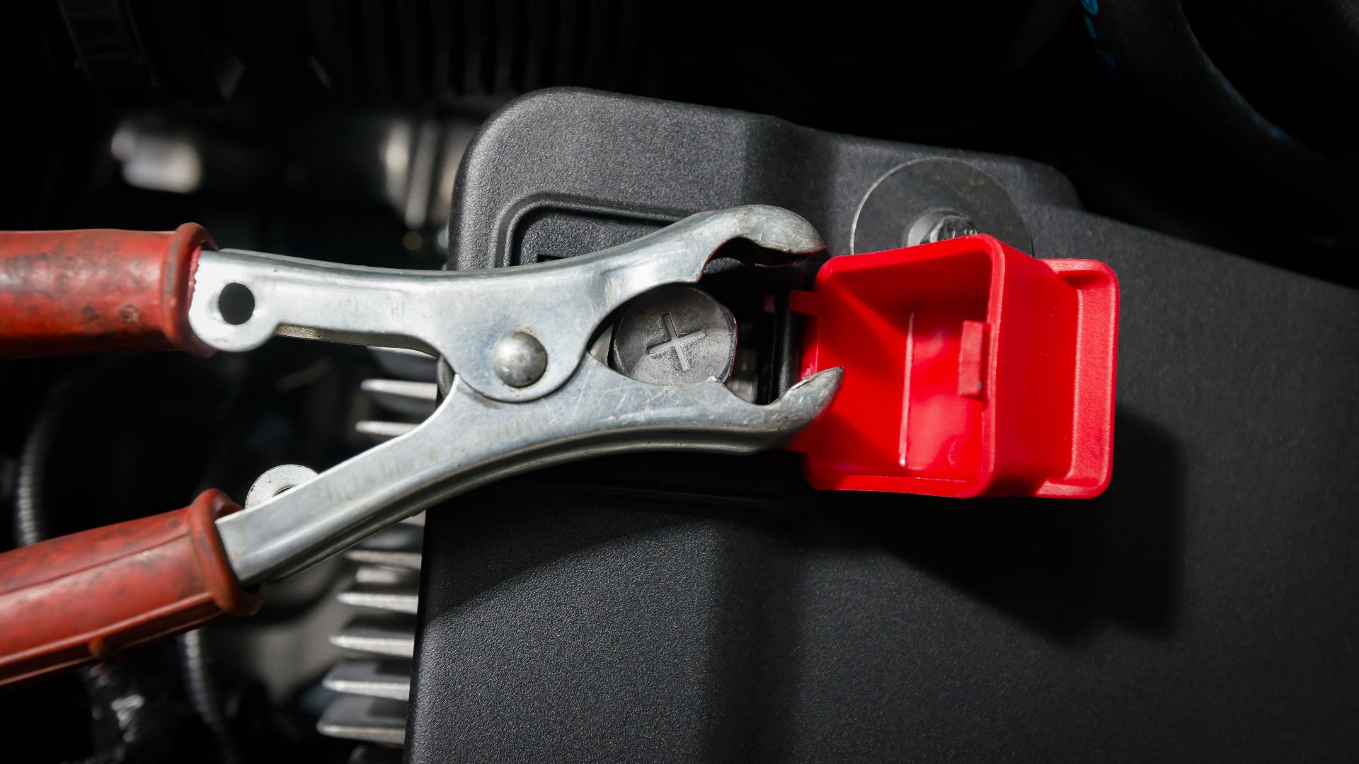 Can you jump a car in the rain? — steps and precautions | REREV Can you jump a car in the rain? — steps and precautions | REREV