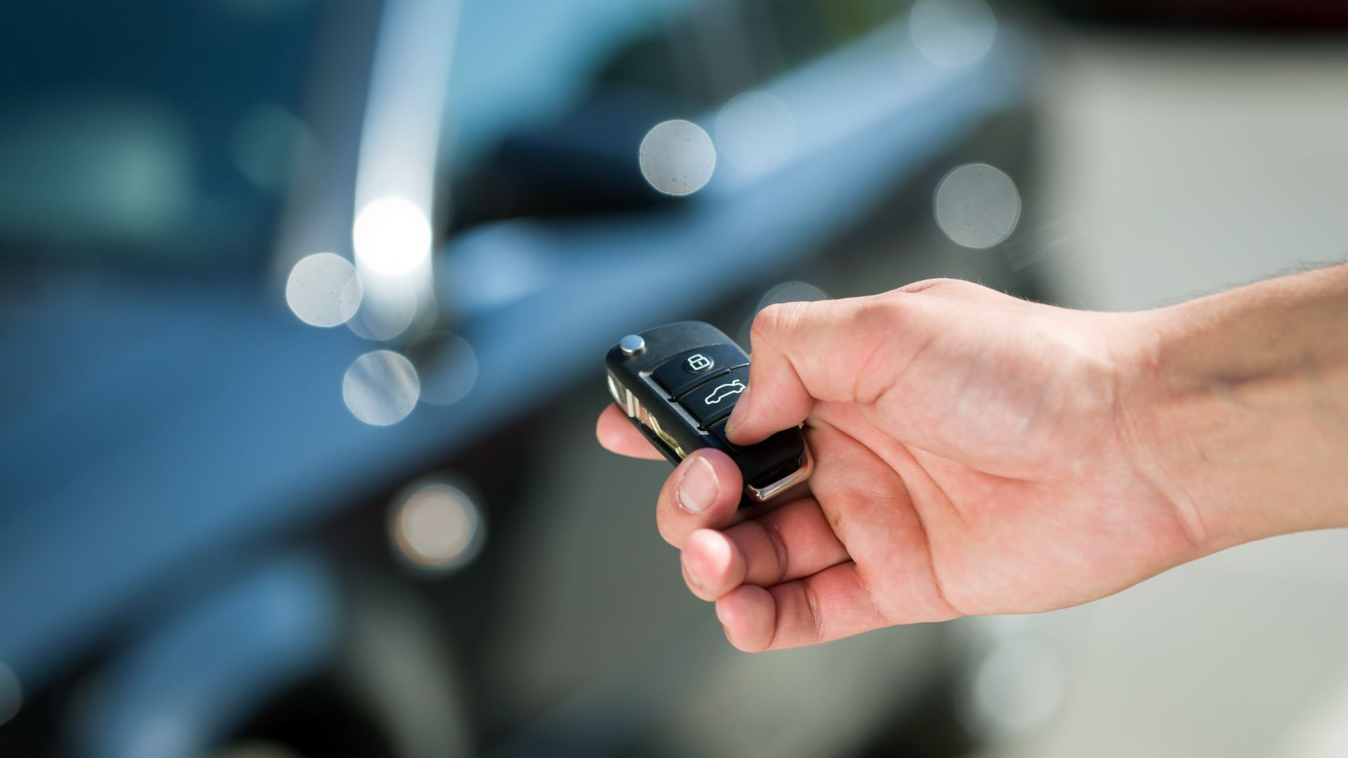 Car with the lock symbol meaning explained | REREV