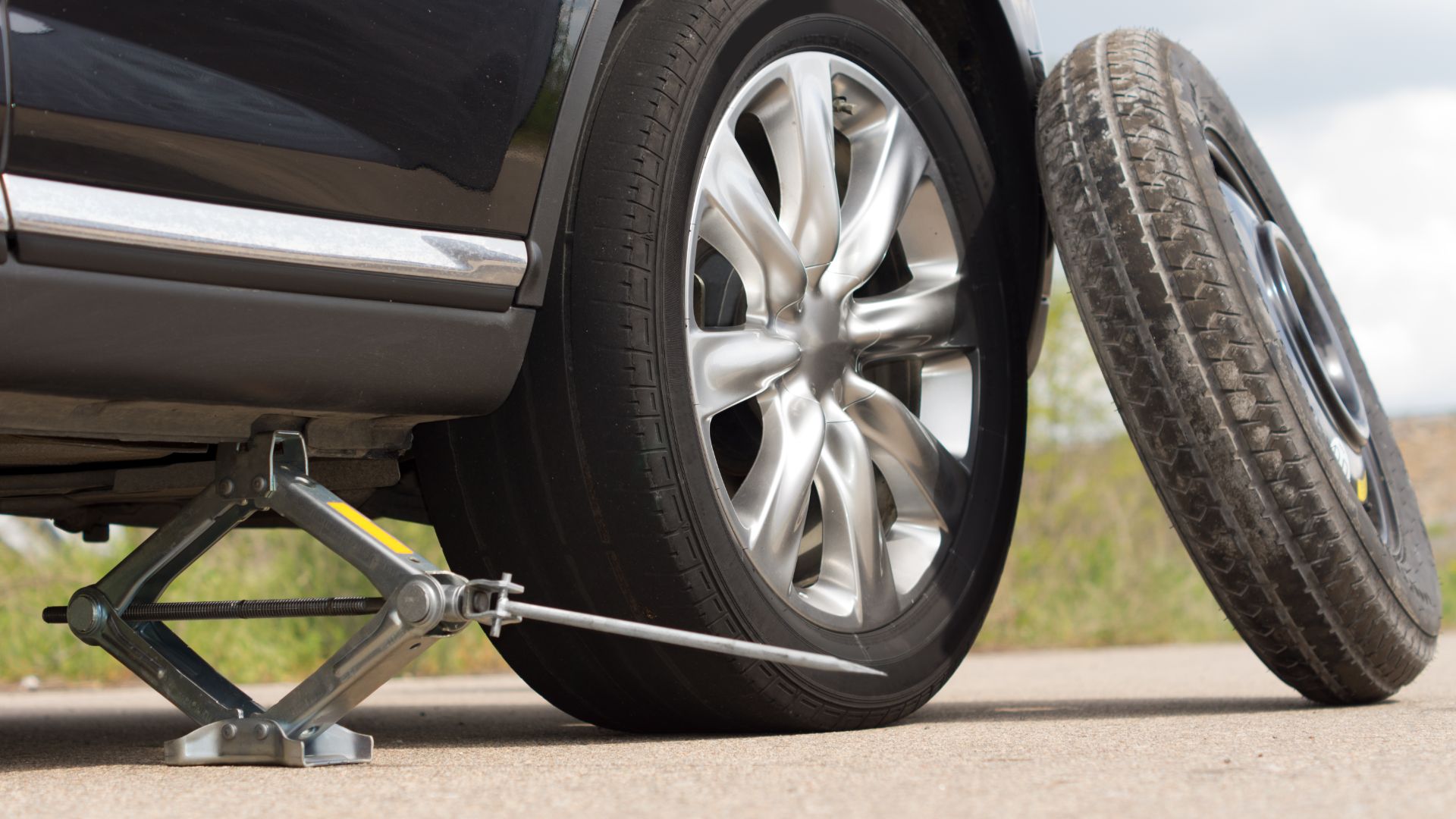 How to change a tire - a step-by-step guide | REREV