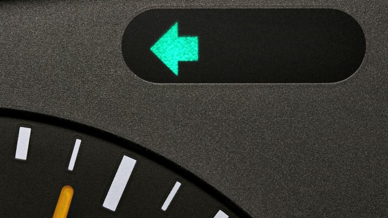 Turn signal blinking fast — causes and fixes | REREV